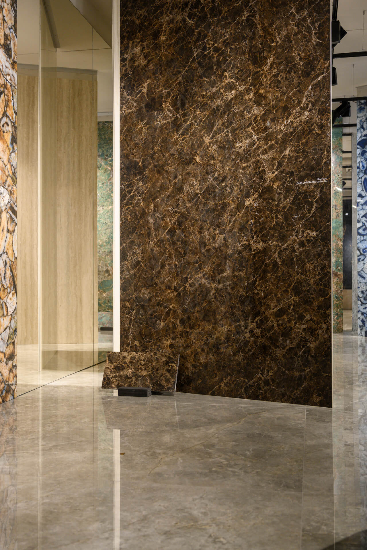 The Arena Showroom - Ariostea